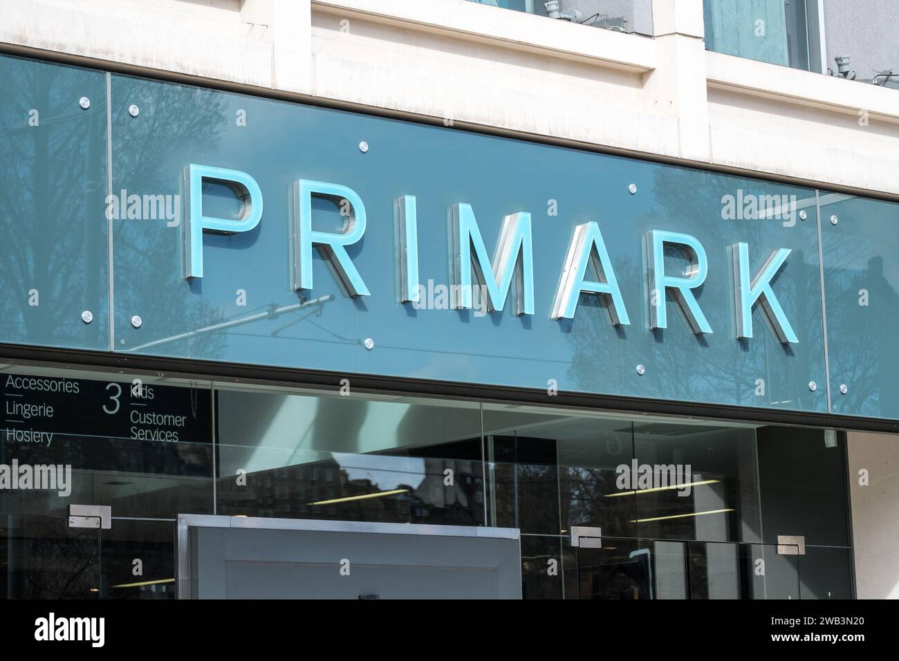 Primark logo hi-res stock photography and images - Alamy
