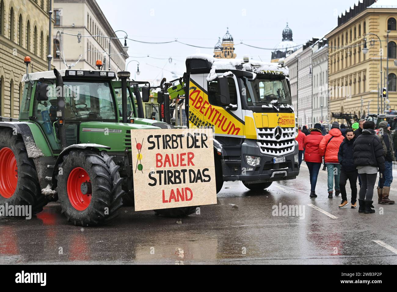 Bauernprotest am 08.01.2024 in Muenchen. Leopoldstrasse,Ludwigstrasse ...