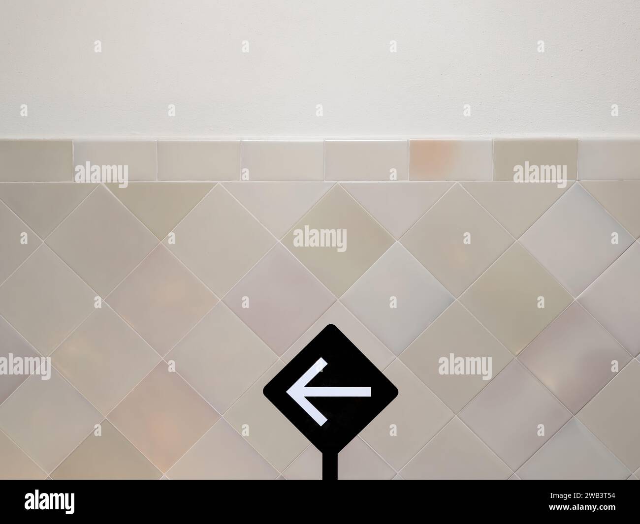 Directional arrow sign hi-res stock photography and images - Alamy