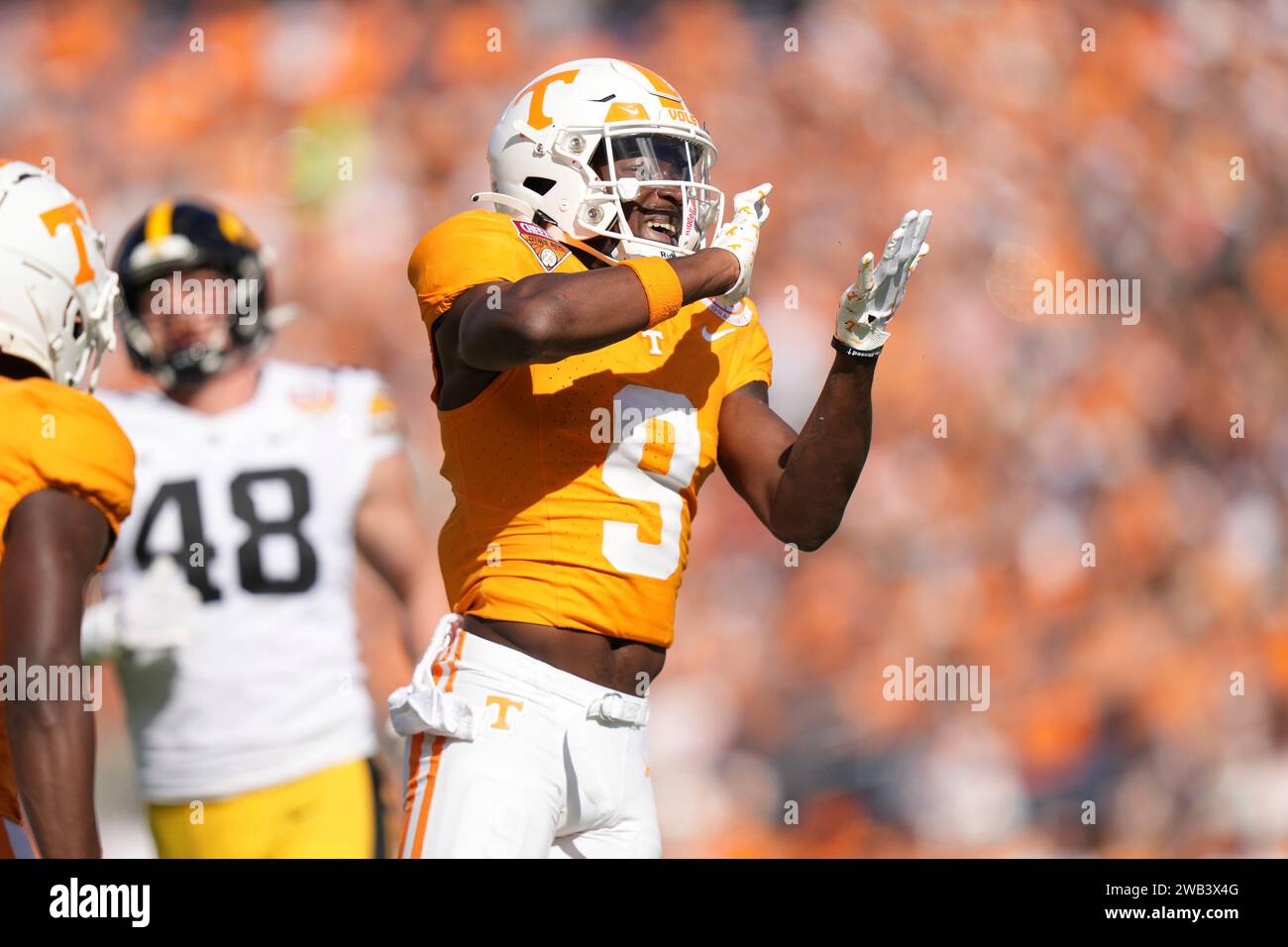ORLANDO, FL - JANUARY 01: Tennessee Volunteers defensive lineman Tyler ...