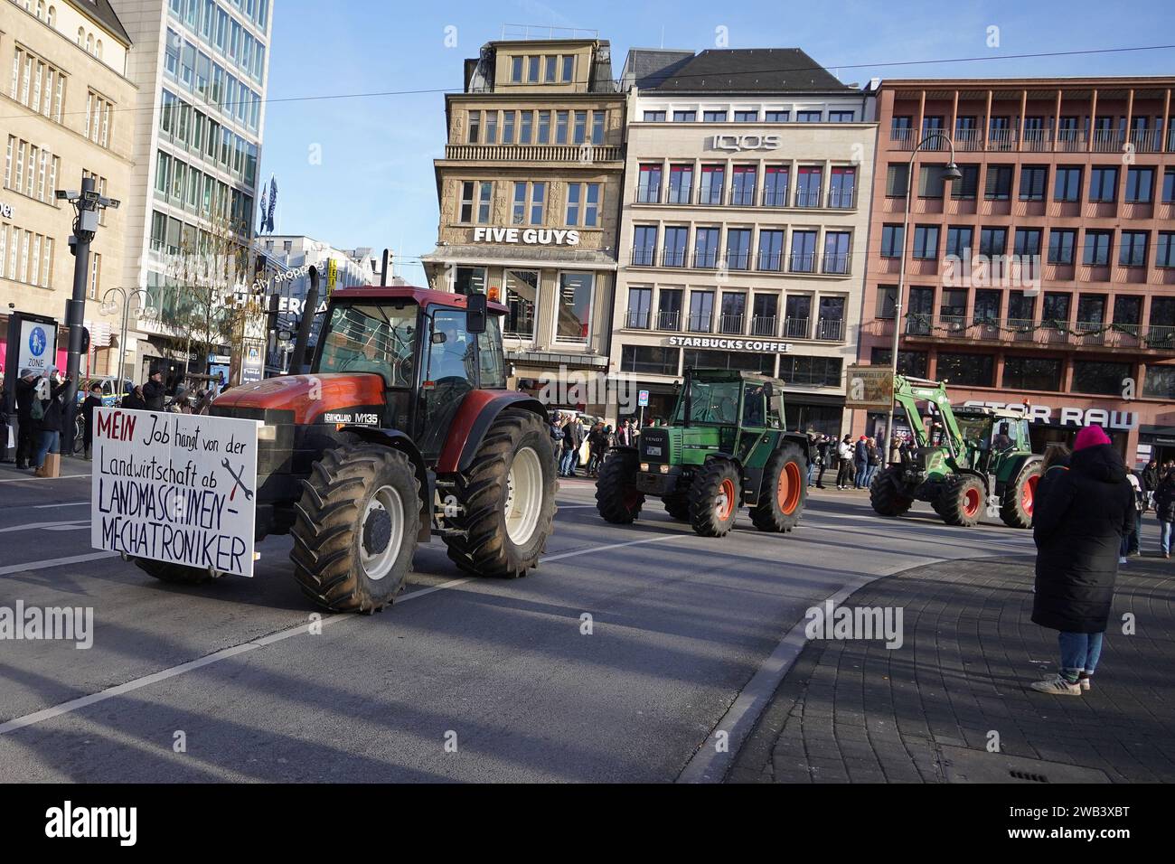 Köln, Bauern demo, Bauern Proteste in Köln, Bauern blockieren mit Ihren ...
