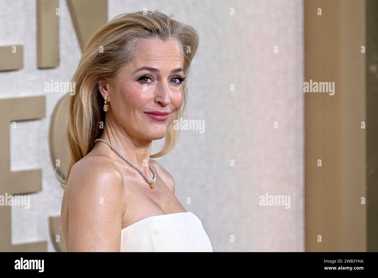 Gillian Anderson bei der Verleihung der 81. Golden Globe Awards im ...