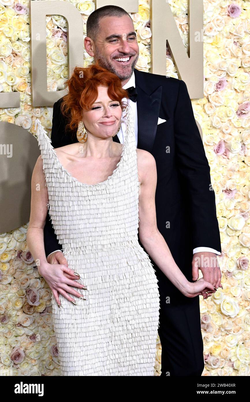 Natasha Lyonne und Bryn Mooser bei der Verleihung der 81. Golden Globe ...