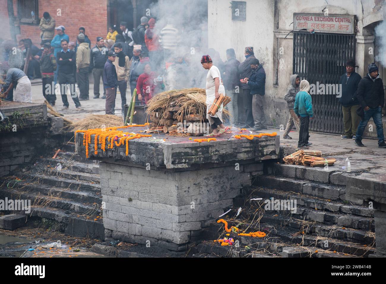 Kathmandu, Nepal- April 20,2019 : Hindu People Cremating dead bodies ...