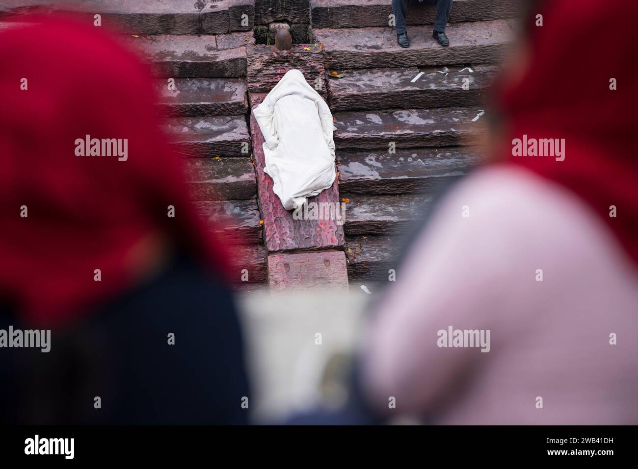 Kathmandu, Nepal- April 20,2019 : Hindu People Cremating dead bodies ...