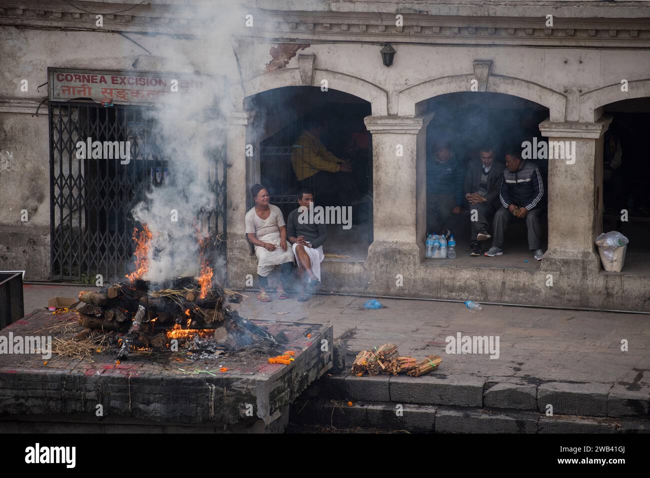 Kathmandu, Nepal- April 20,2019 : Hindu People Cremating dead bodies ...