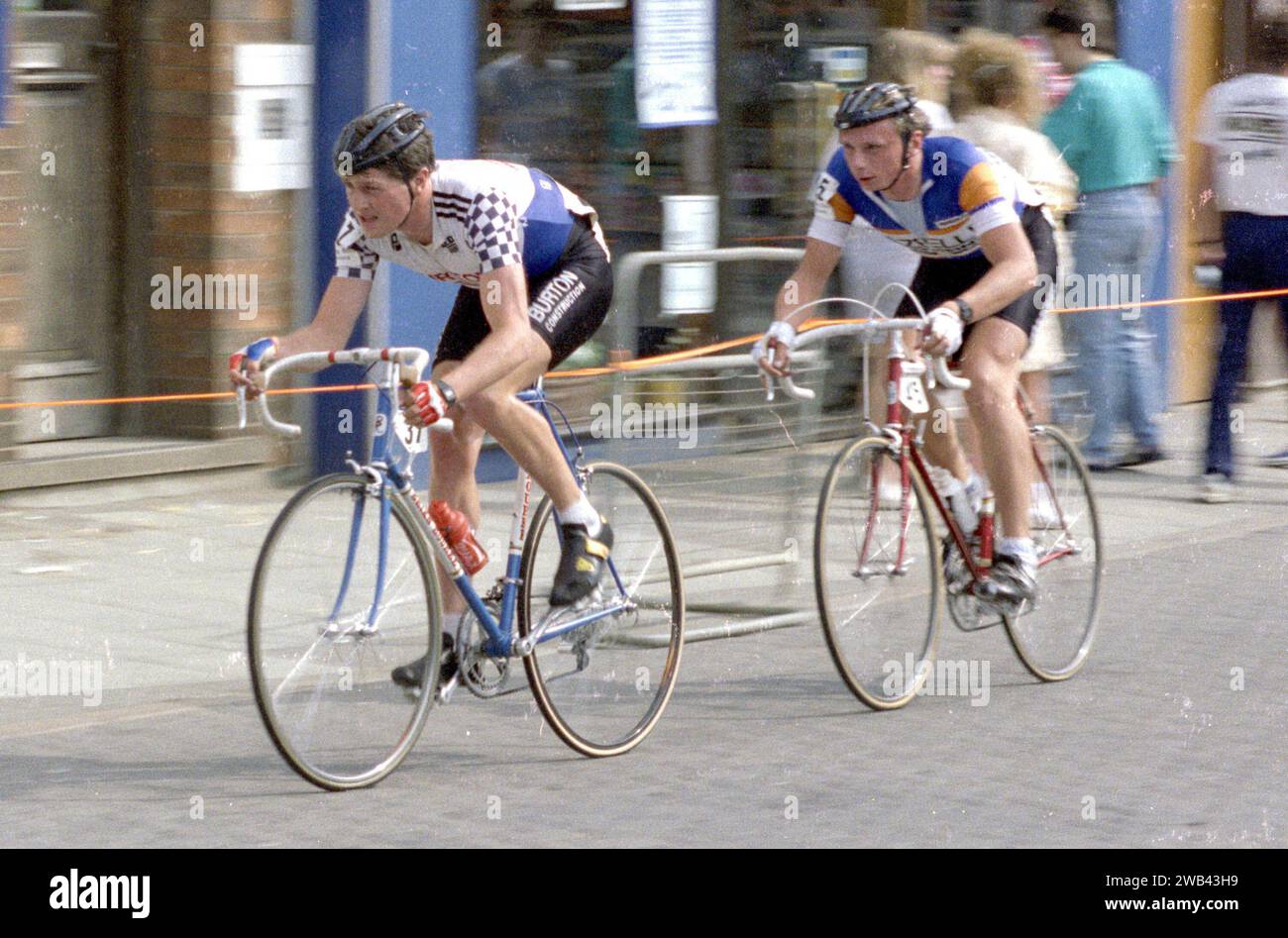 International cycle racing in Kettering Town centre in 1986 Stock Photo ...