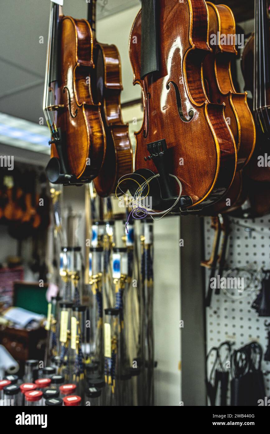 Suspended melody hi-res stock photography and images - Alamy