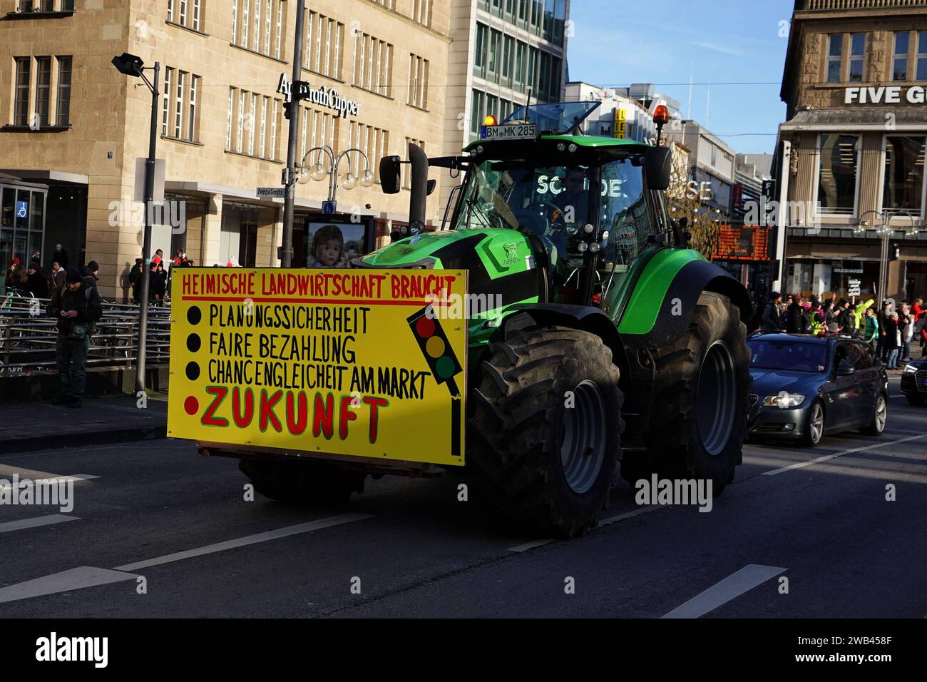 Köln, Bauern demo, Bauern Proteste in Köln, Bauern blockieren mit Ihren ...