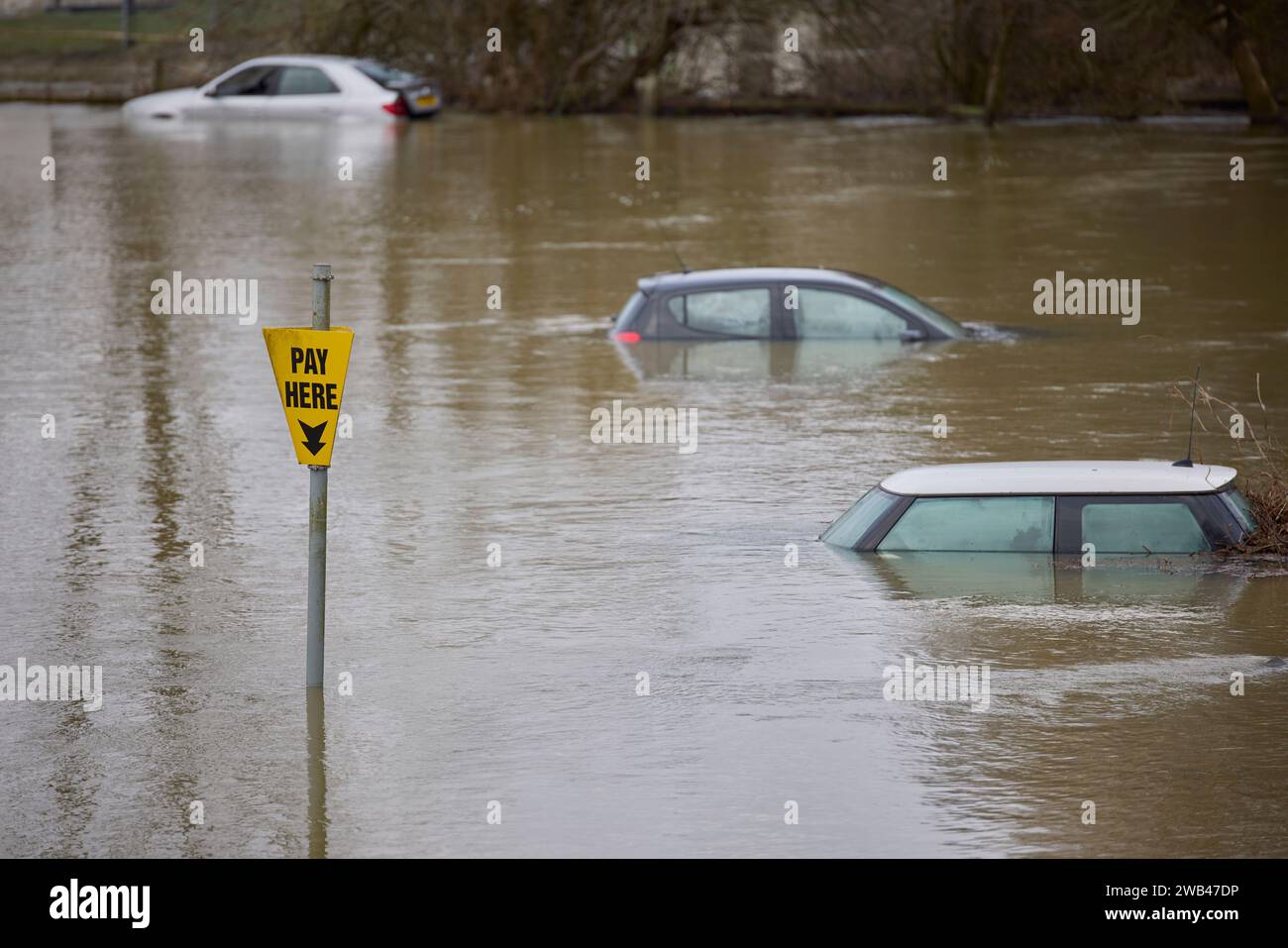 Cars flooding england hi-res stock photography and images - Alamy