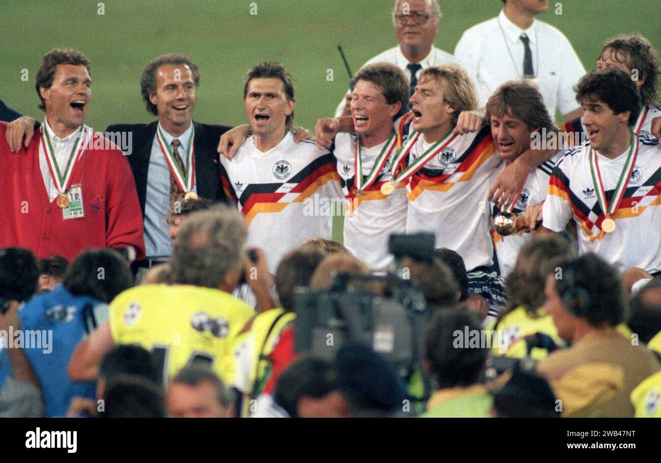 FILED - 08 July 1990, Italy, Rom: Franz Beckenbauer (2nd from left ...