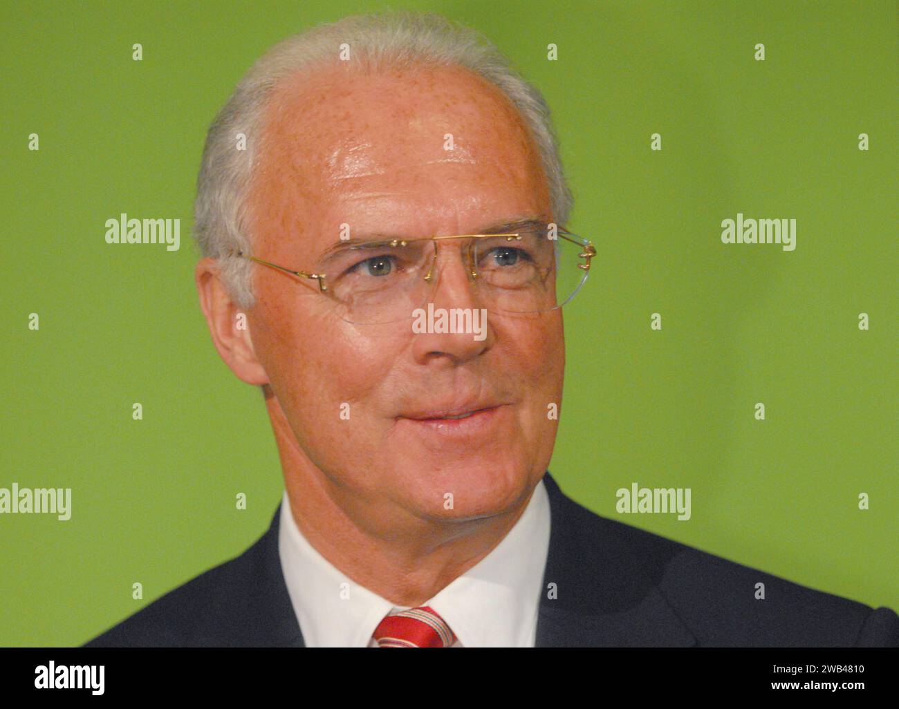 ***JANUARY 30, 2006, FILE PHOTO*** Legendary German footballer and ...