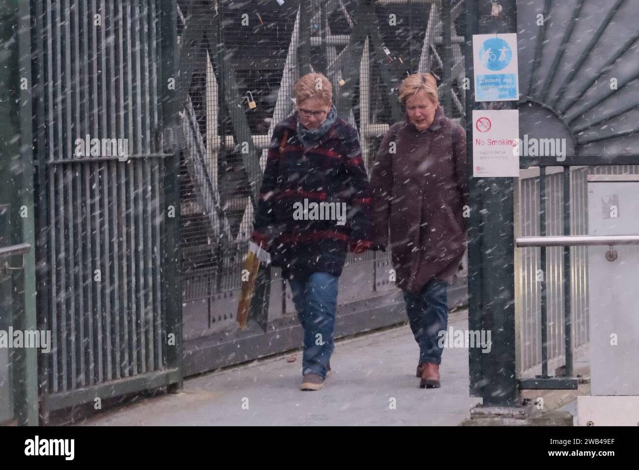 Westminster, London, UK. 8th Jan 2024. UK Weather: cold and snow ...