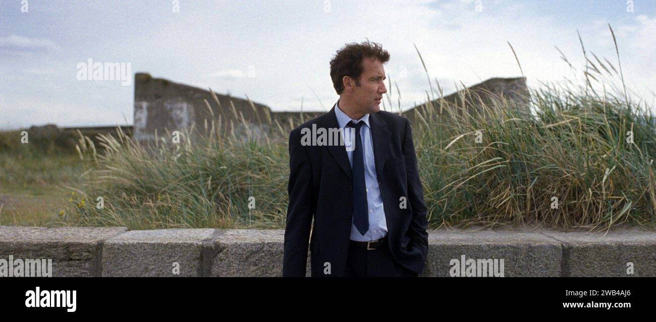 Clive owen shadow dancer hi-res stock photography and images - Alamy