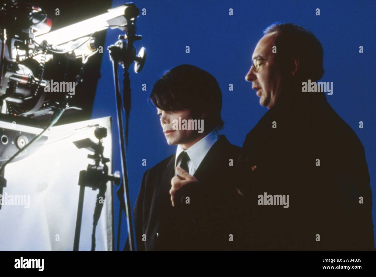 Men in Black II Year : 2002 USA Director : Barry Sonnenfeld Michael ...