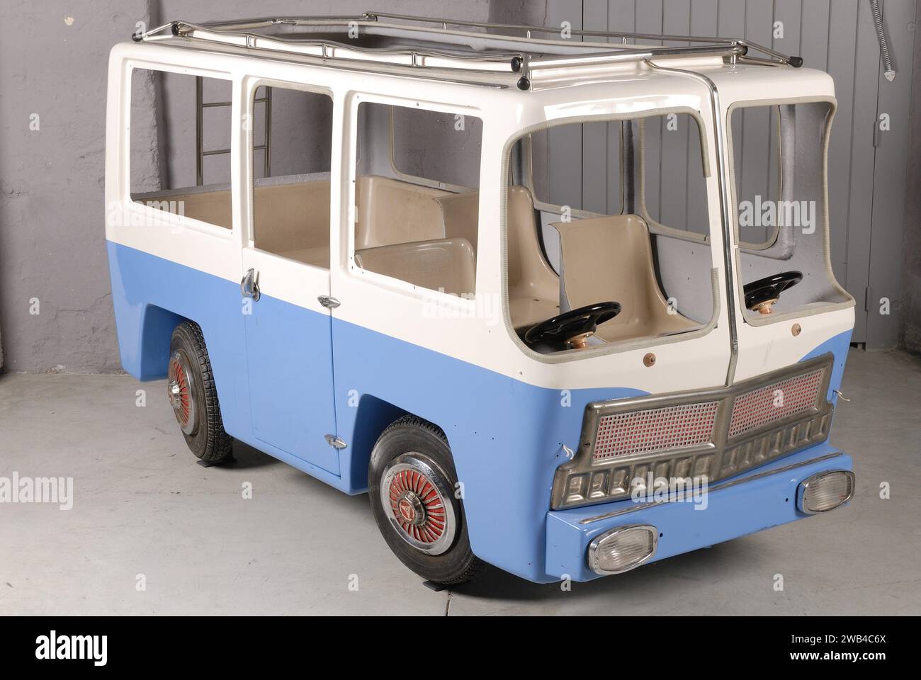 Vintage bus seats hi-res stock photography and images - Alamy