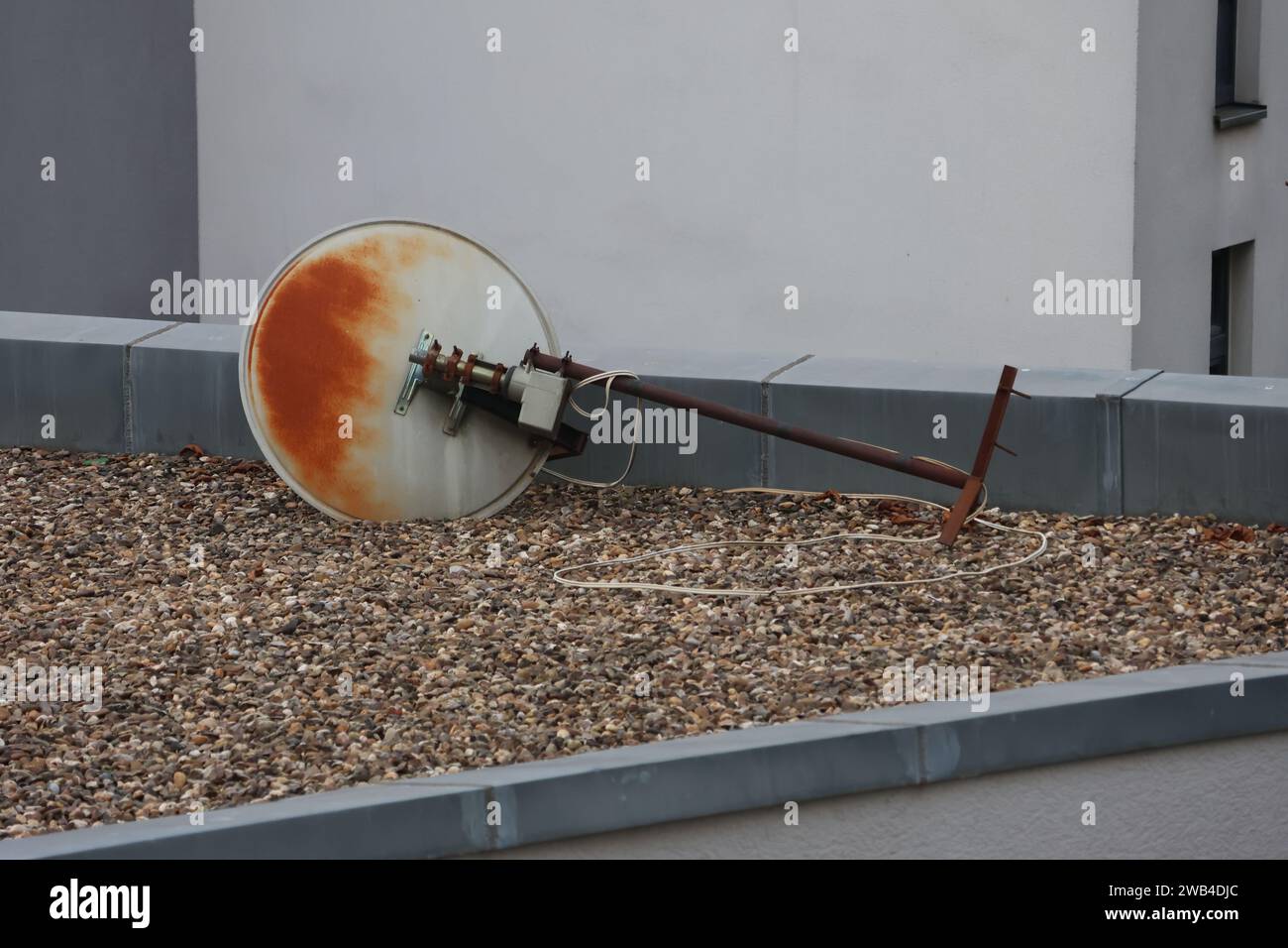 Broken tv antenna hi-res stock photography and images - Alamy