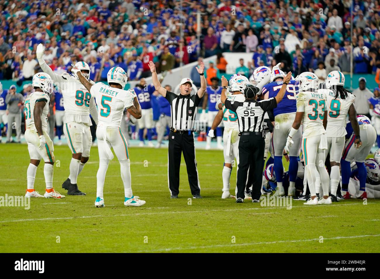 Miami Dolphins players celebrate after stoping the Buffalo Bills from ...