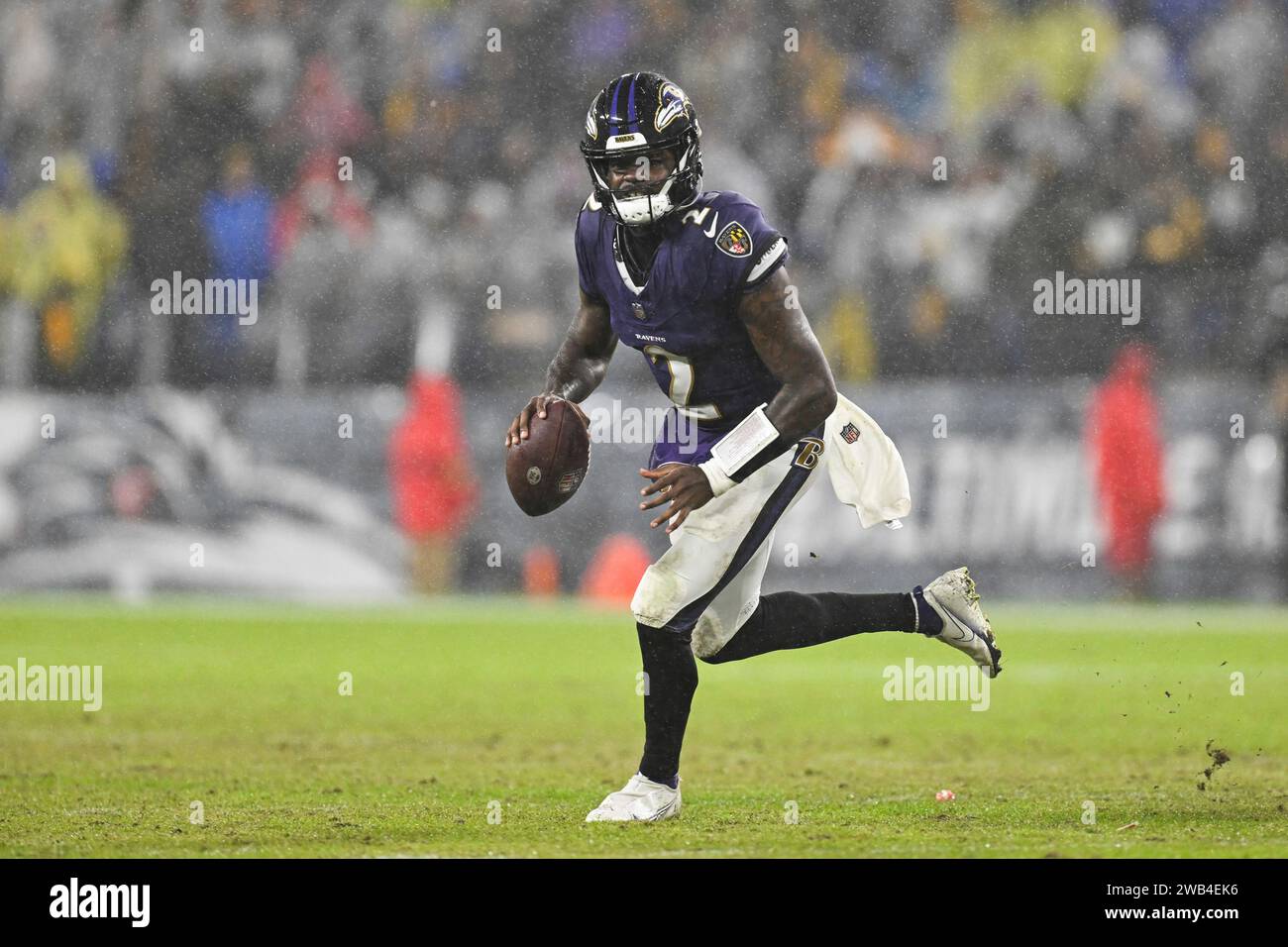 Baltimore Ravens quarterback Tyler Huntley (2) looks to pass the ball ...