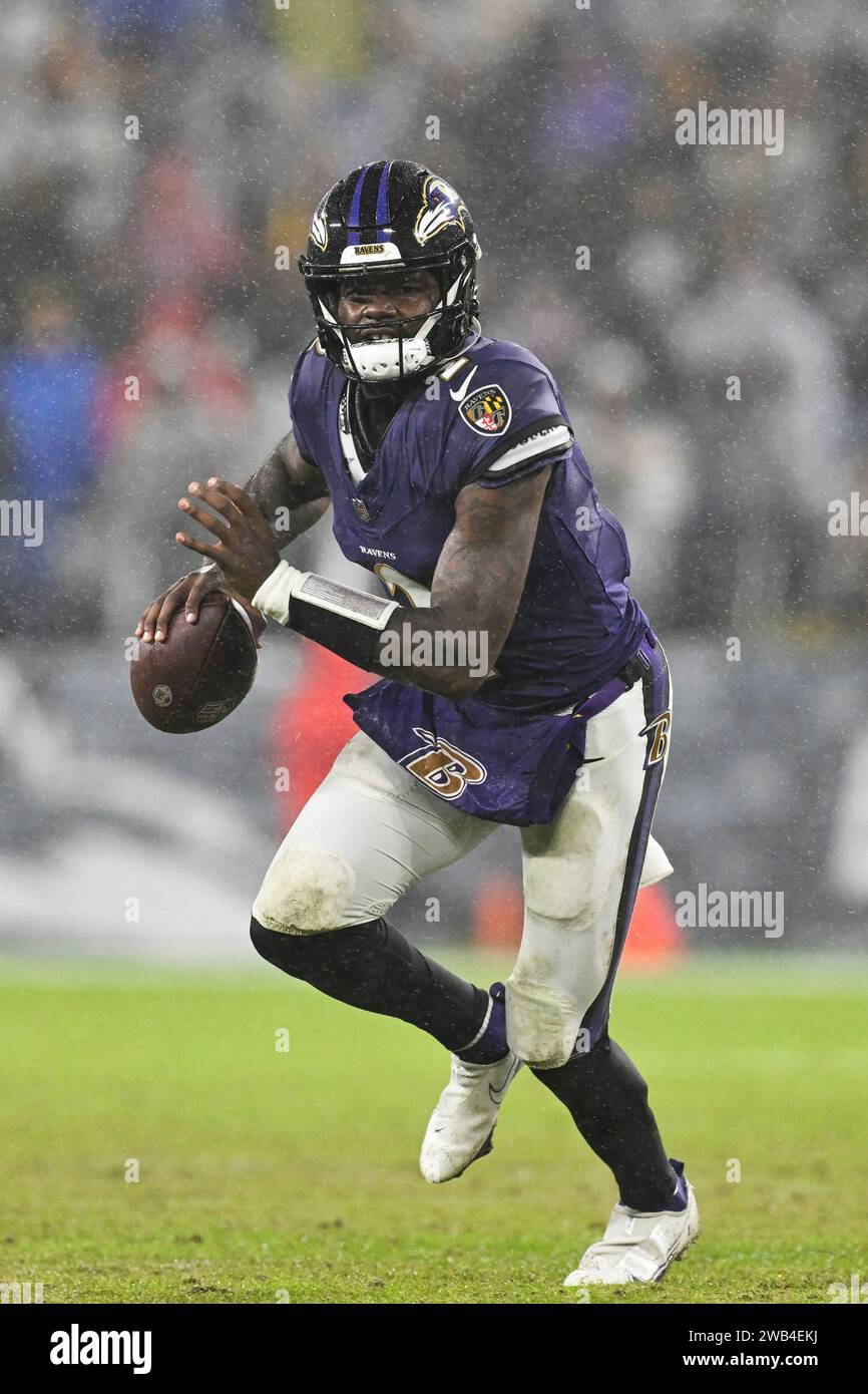 Baltimore Ravens quarterback Tyler Huntley (2) looks to pass the ball ...