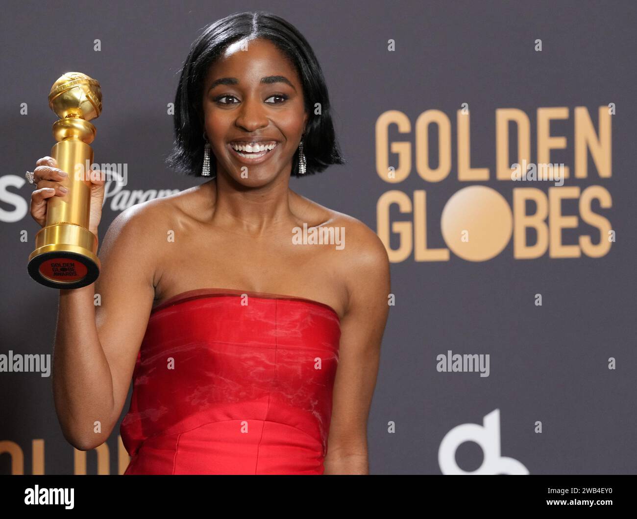 Los Angeles, USA. 07th Jan, 2024. Ayo Edebiri poses with the award for ...