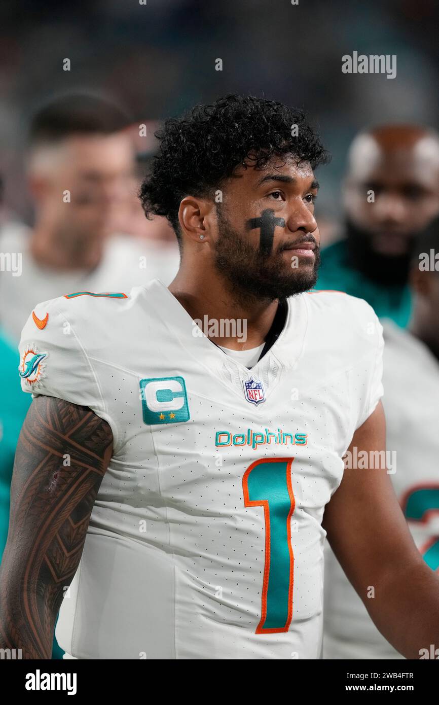 Miami Dolphins quarterback Tua Tagovailoa (1) walks off the field ...