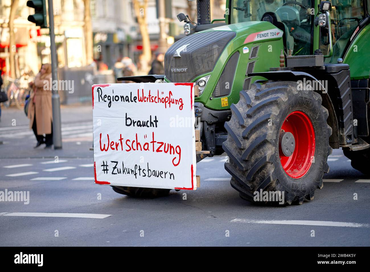 COLOGNE, GERMANY - 8 JANUARY, 2024: Photo of tractors in the city ...