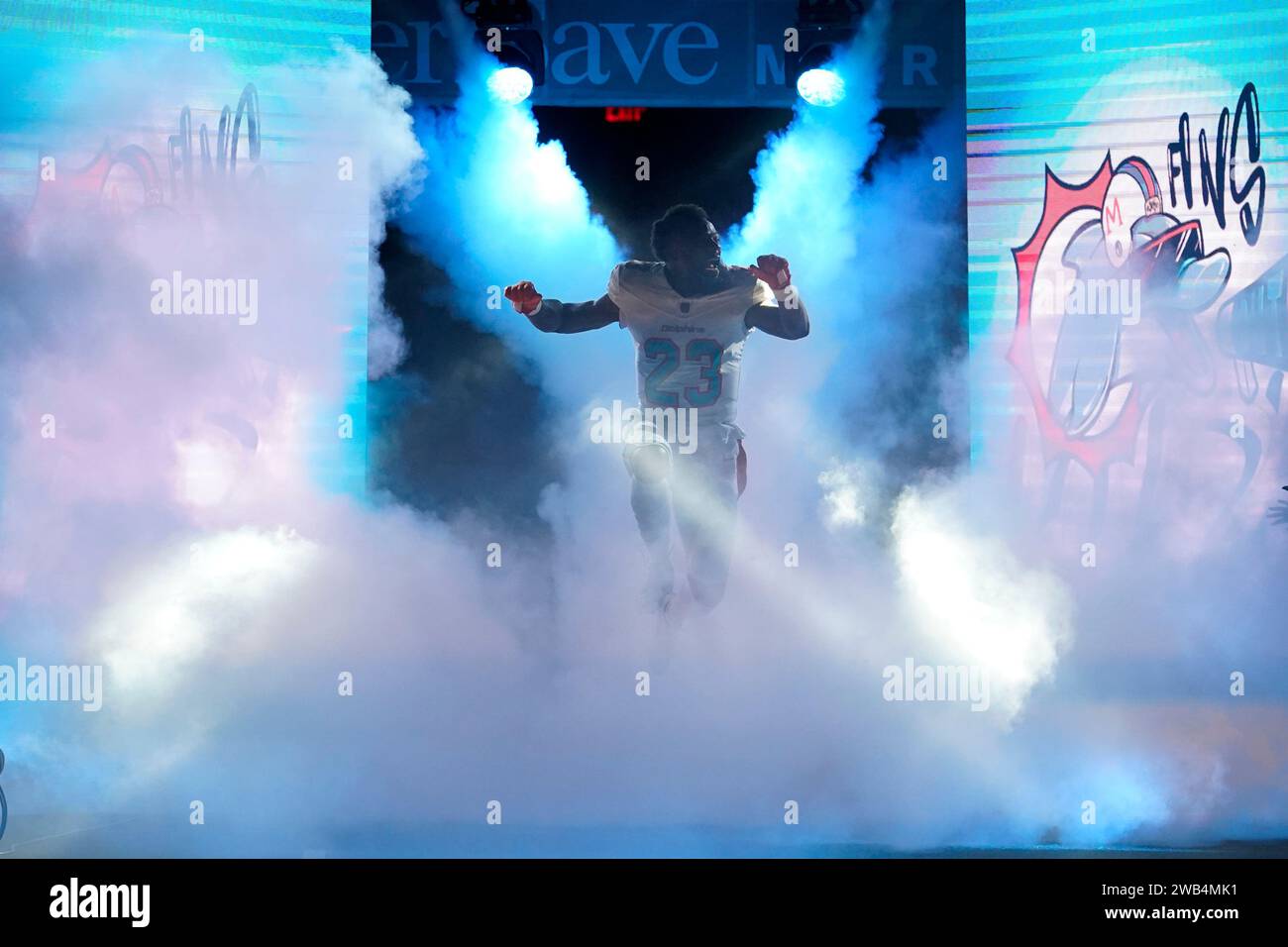 Miami Dolphins running back Jeff Wilson Jr. (23) runs onto the field ...