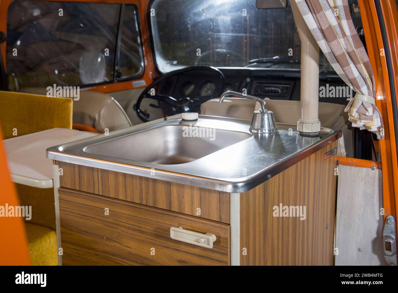 Pop top vw camper hi-res stock photography and images - Alamy