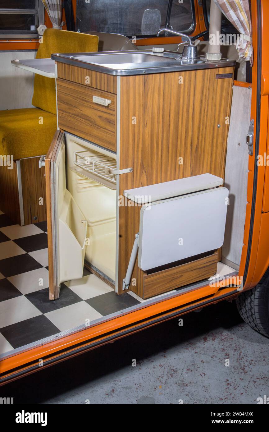 Pop top vw camper hi-res stock photography and images - Alamy