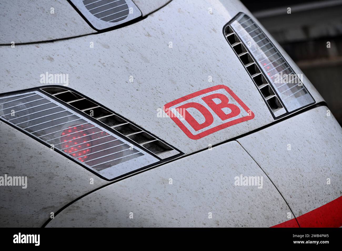 Themenfoto Bahnstreik. Close Up DB Logo auf der Front einer ICE ...