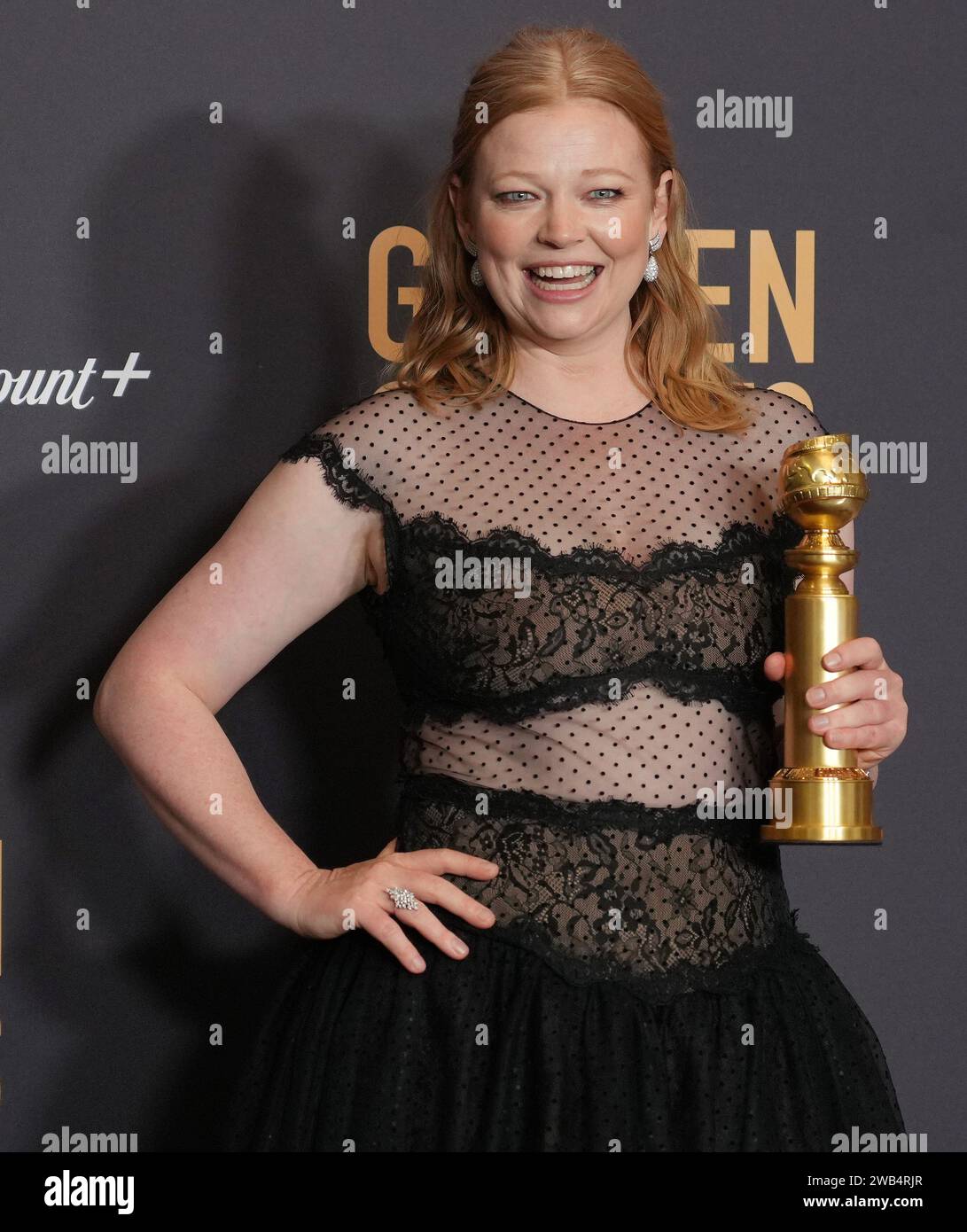 Los Angeles, USA. 07th Jan, 2024. Sarah Snook poses with the award for ...