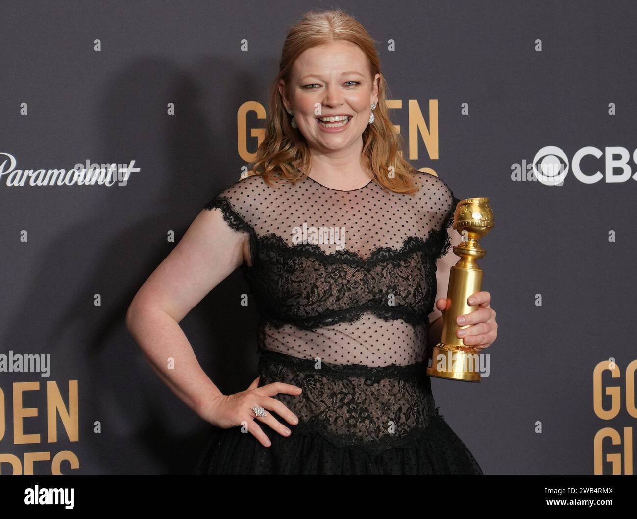 Los Angeles, USA. 07th Jan, 2024. Sarah Snook poses with the award for ...