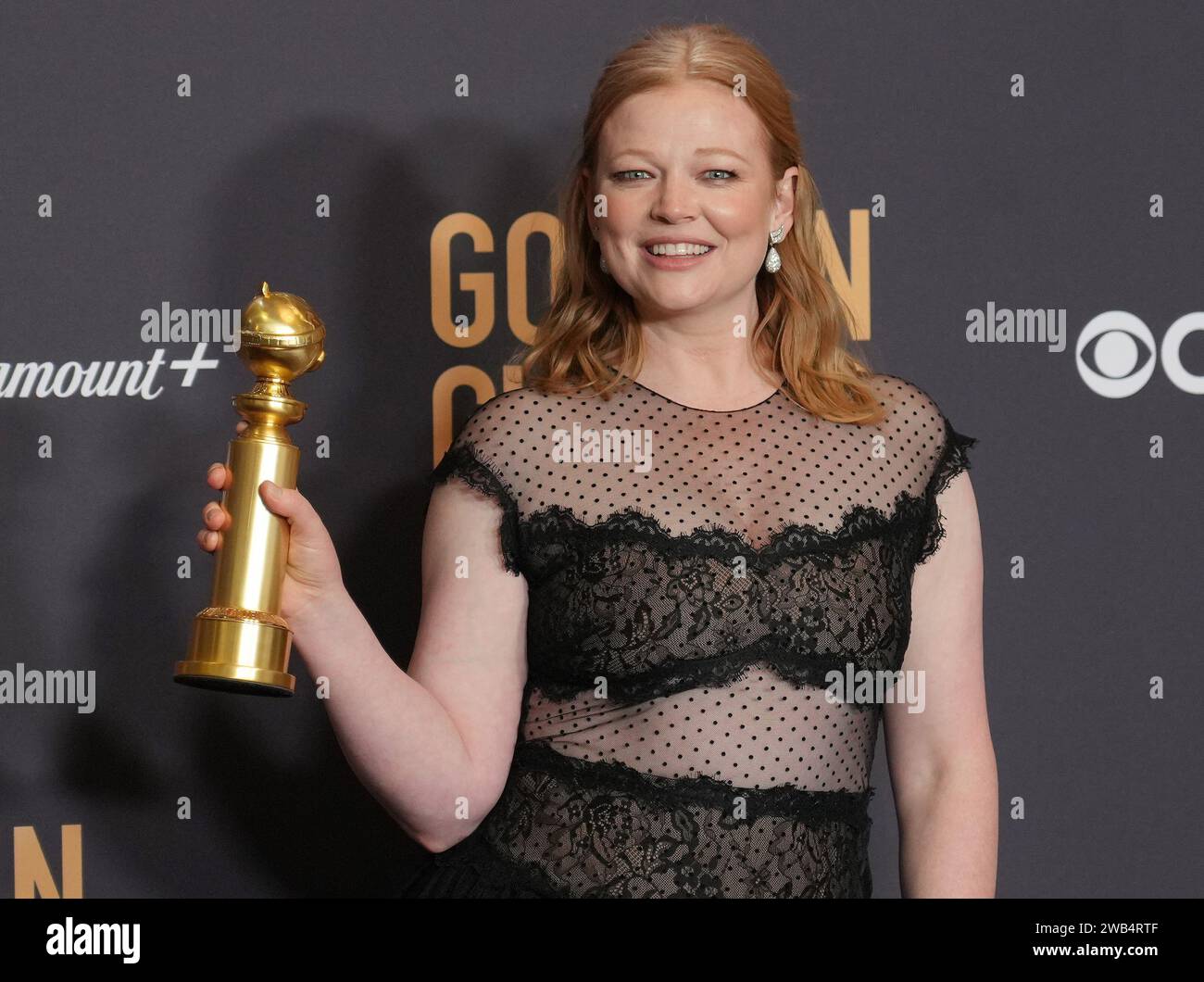 Los Angeles, USA. 07th Jan, 2024. Sarah Snook poses with the award for ...