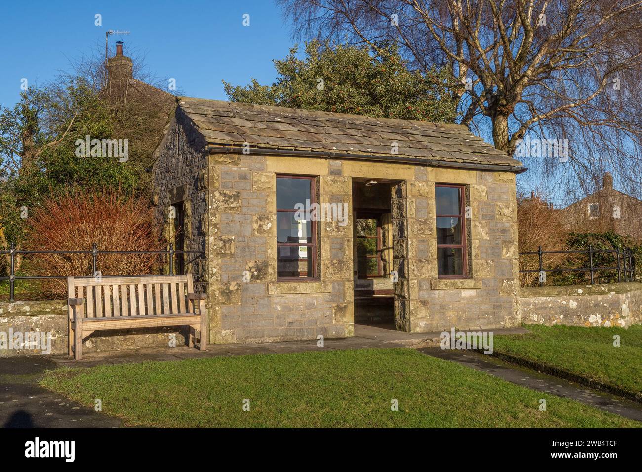 Austwick bus stop hi-res stock photography and images - Alamy