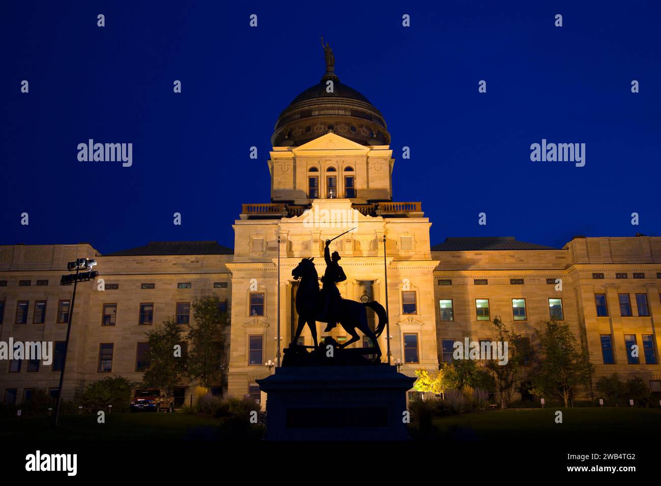 Capitol at night with Thomas Francis Meagher statue, Montana State ...