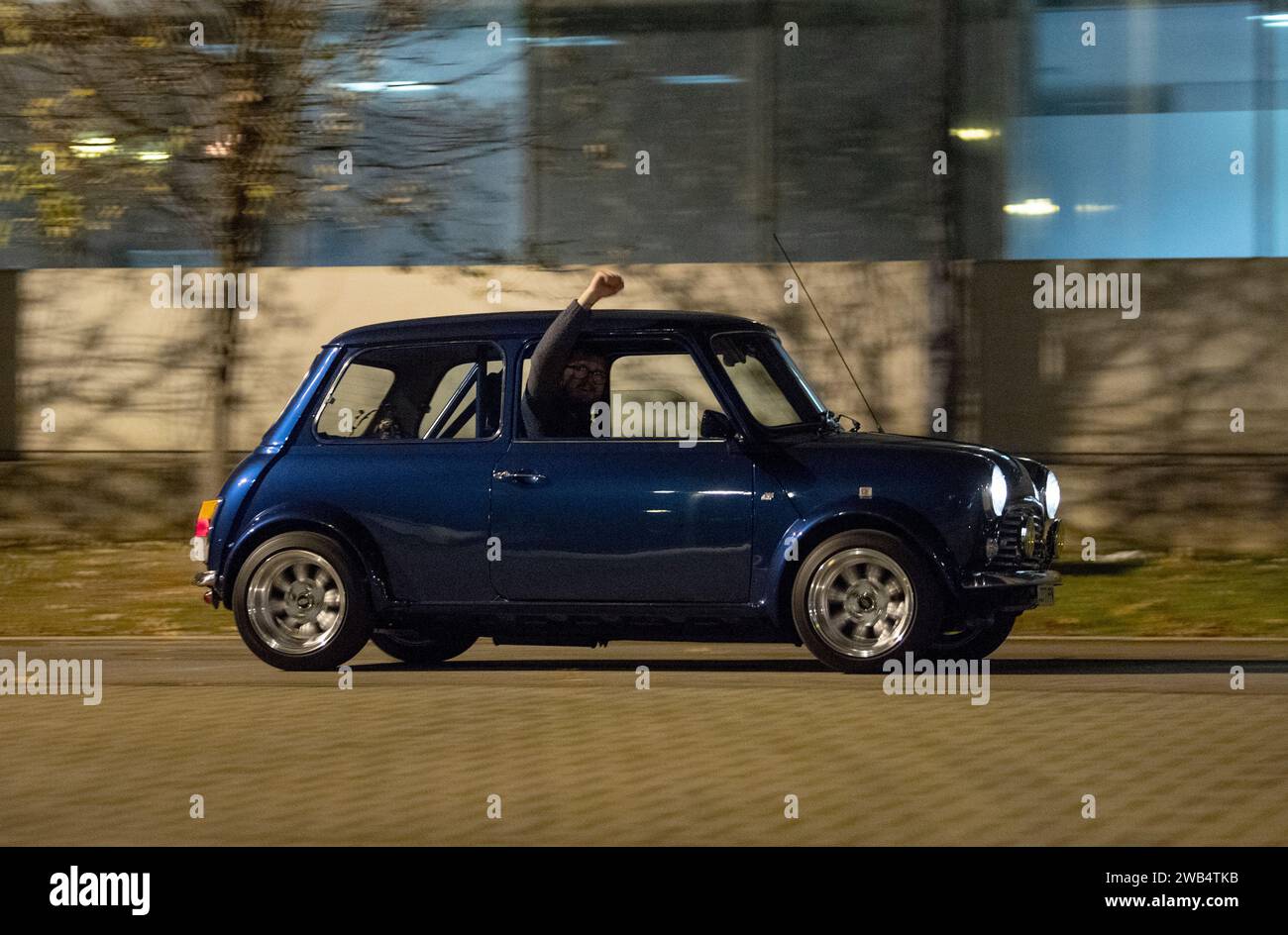 1991 Atlantis Blue Mini classi British car Stock Photo - Alamy