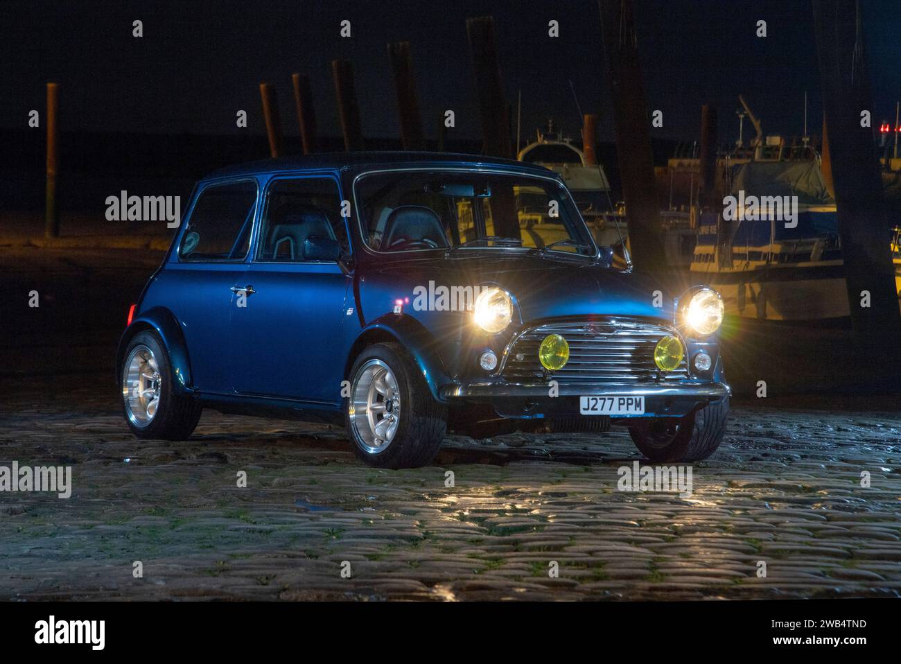 1991 Atlantis Blue Mini classi British car Stock Photo - Alamy