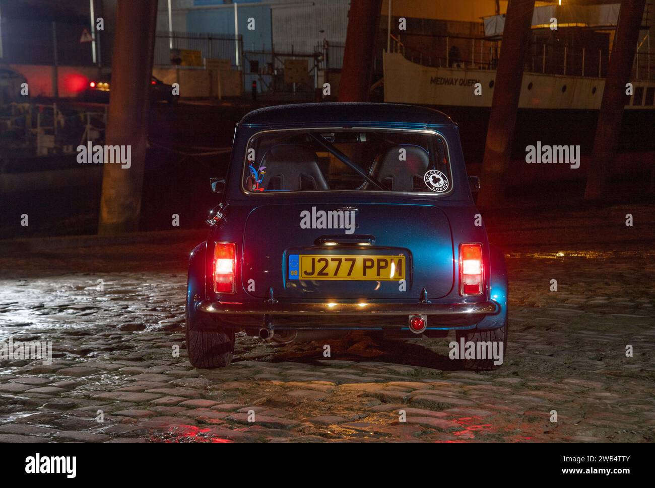 Dark blue mini cooper hi-res stock photography and images - Alamy