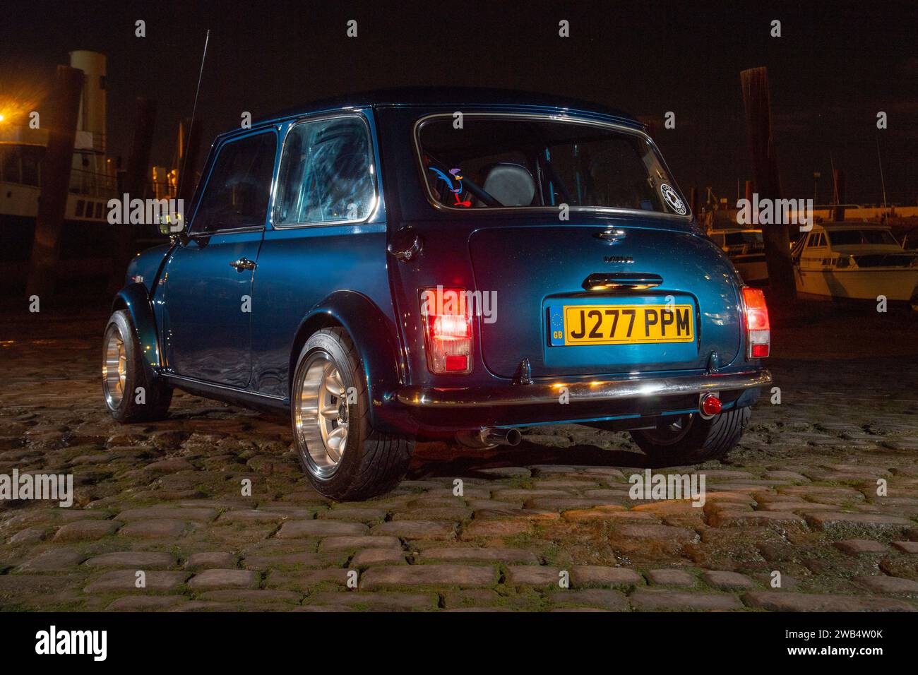 Dark blue mini cooper hi-res stock photography and images - Alamy