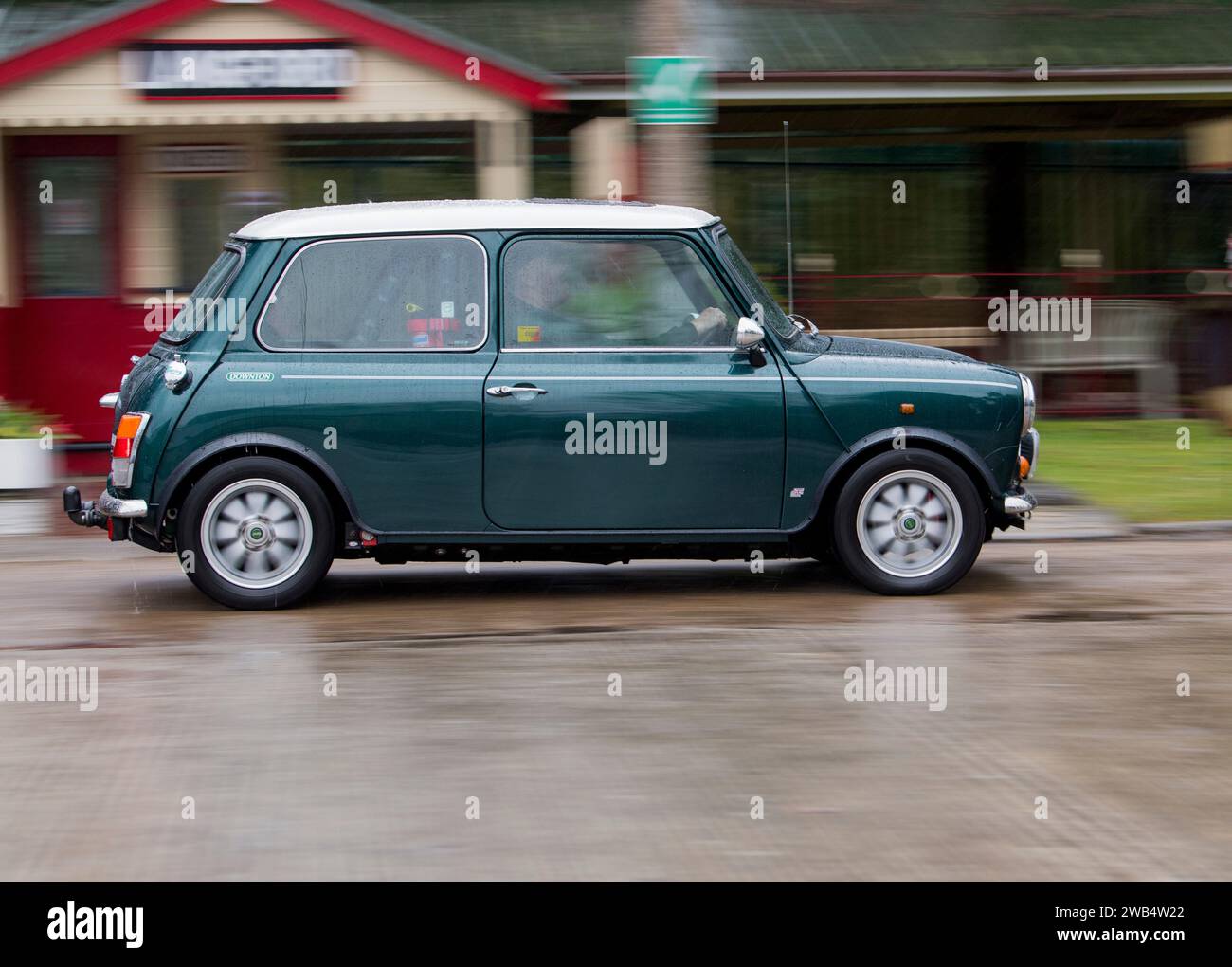 Downton tuned hi-res stock photography and images - Alamy