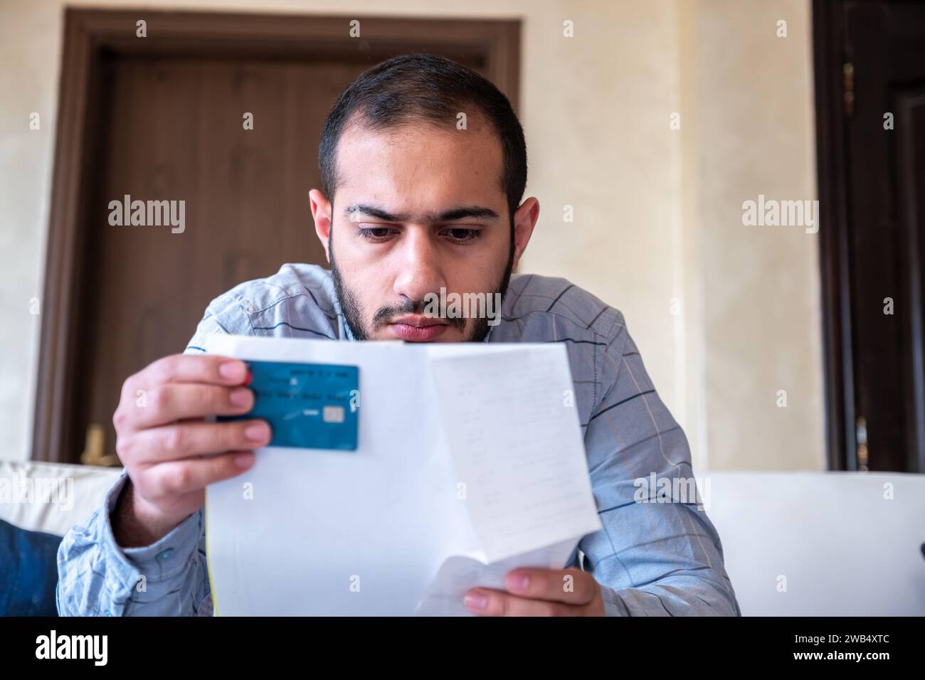 Business banking resolution service hi-res stock photography and images ...