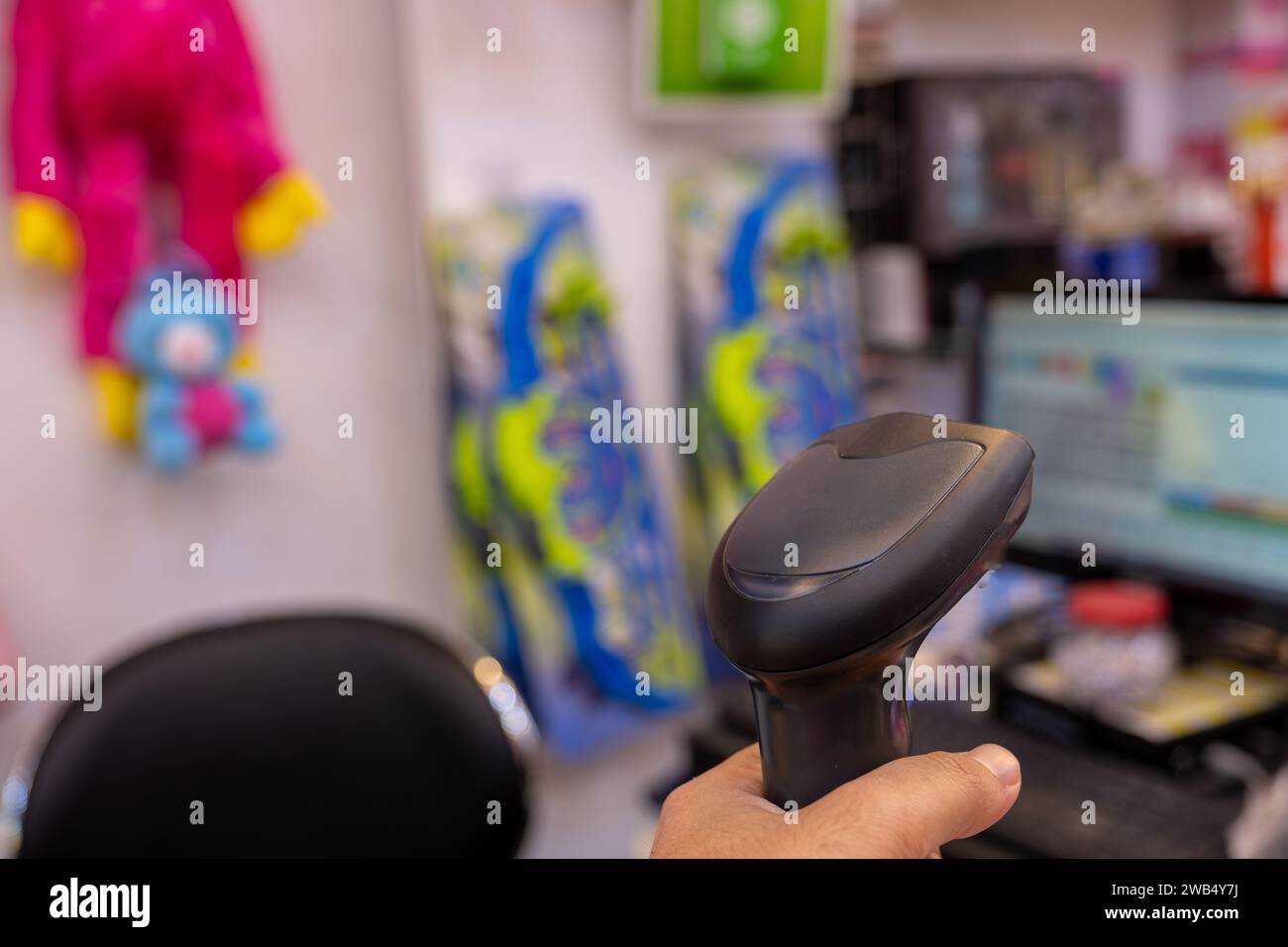 Cashier scanning barcode hi-res stock photography and images - Alamy