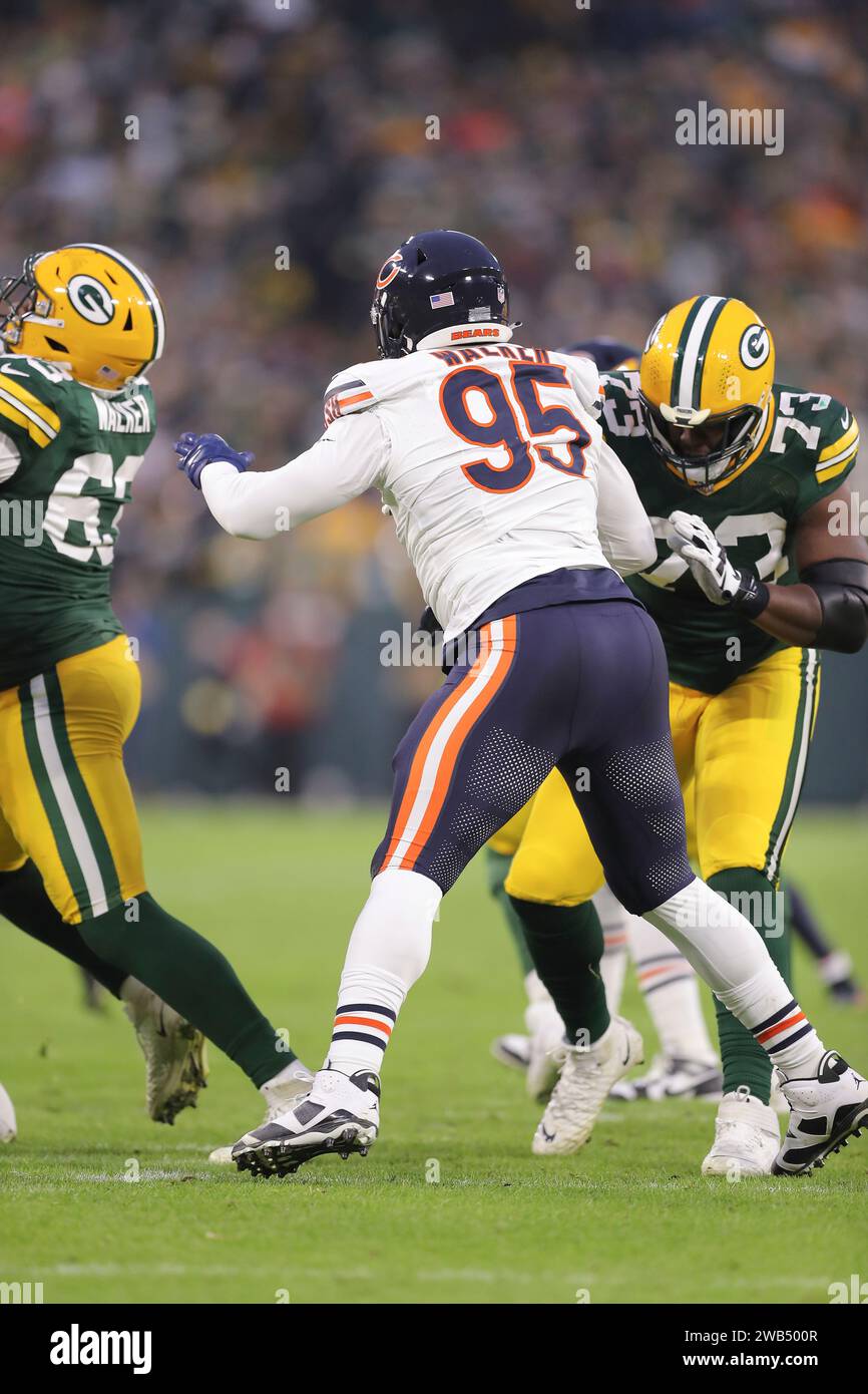 Chicago Bears defensive end DeMarcus Walker (95) guards Green Bay ...