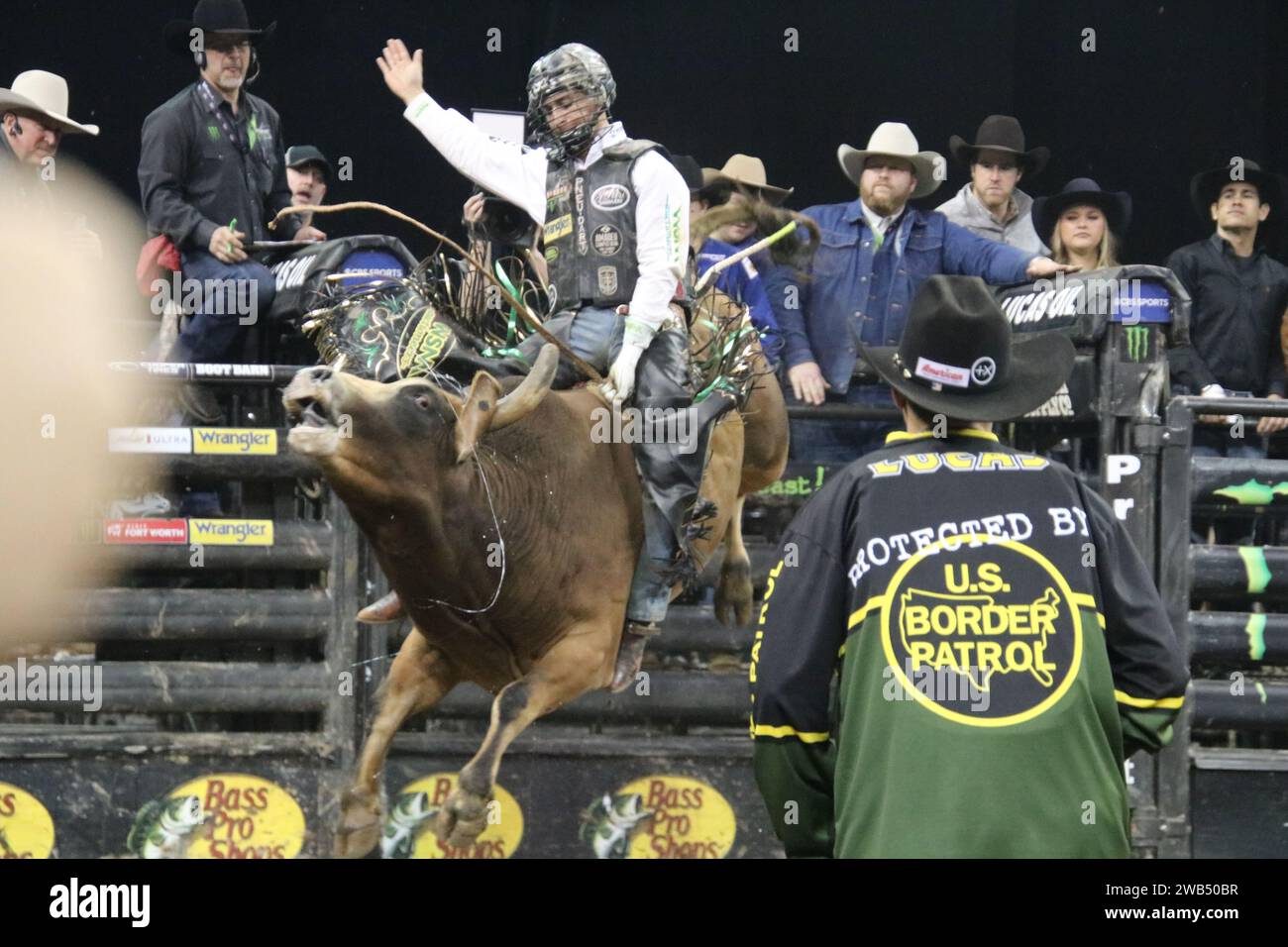 Madison Square Garden, 4 Pennsylvania Plaza, New York, NY 10001 USA ...