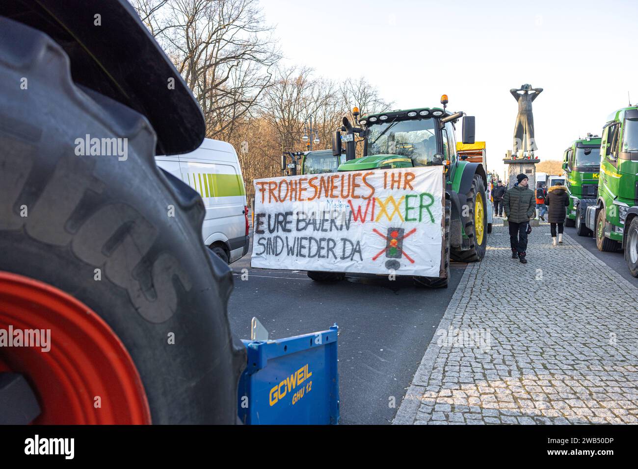 Protest der Freien Bauern gegen die geplanten Maßnahmen der Regierung ...