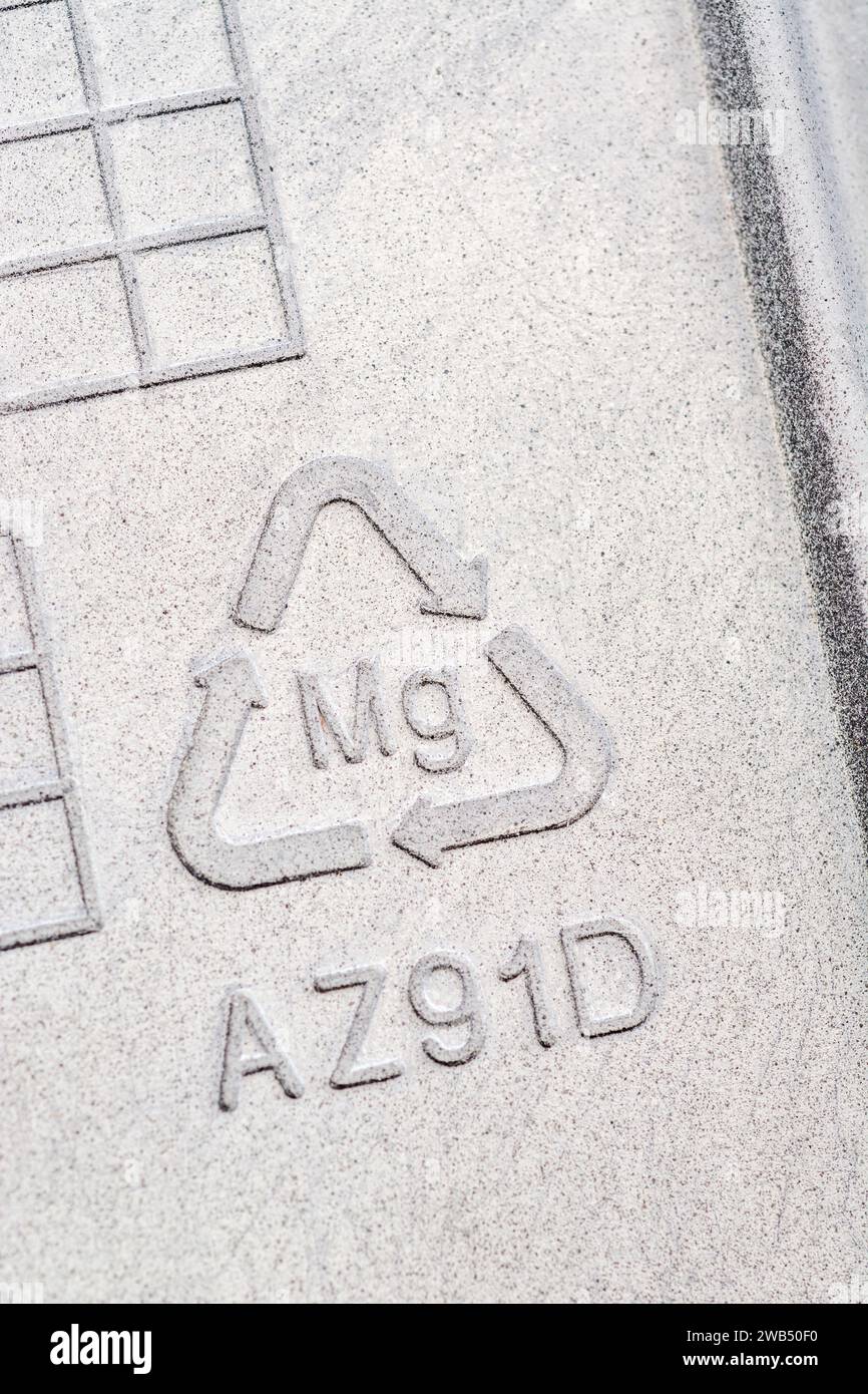 Magnesium scrap hi-res stock photography and images - Alamy