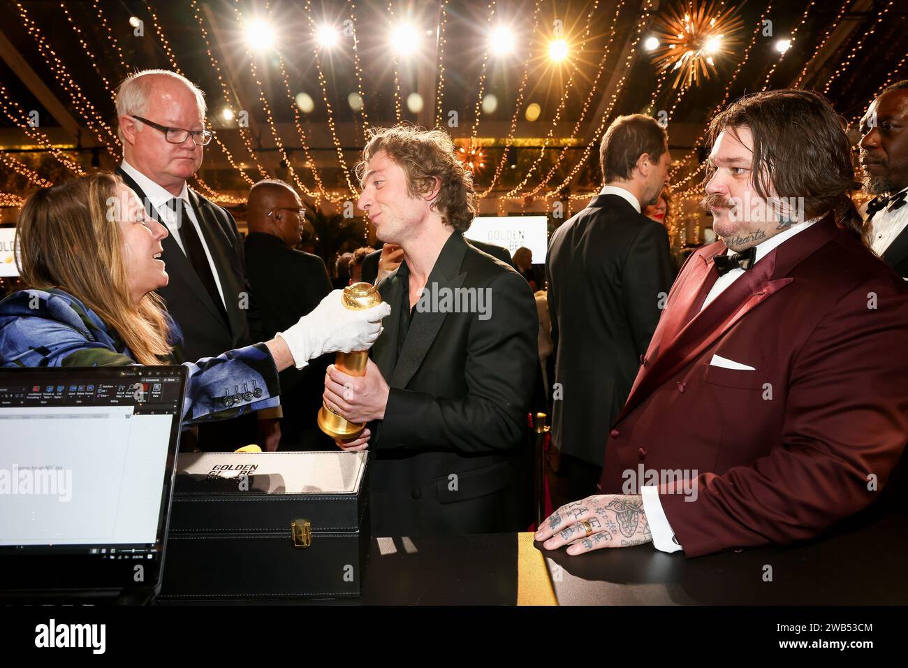 Beverly Hills, United States. 07th Jan, 2024. Jeremy Allen White and ...