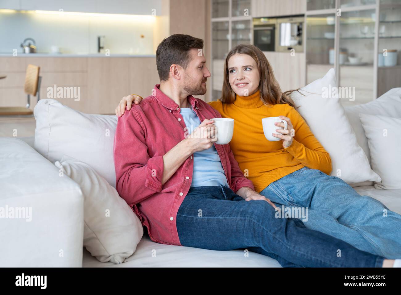 Hug mugs hi-res stock photography and images - Alamy