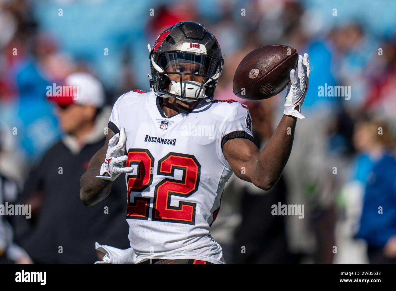 Tampa Bay Buccaneers running back Chase Edmonds (22) warms up before an ...